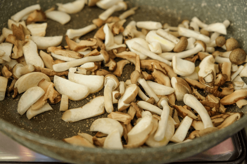 Microwave Mushroom Cheung Fun (Vegan Rice Noodle Rolls) - The Foodie ...