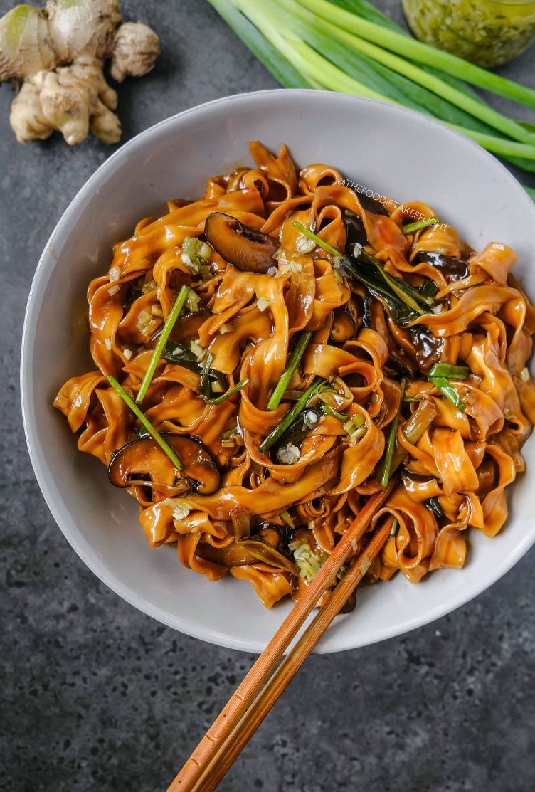 Ginger and Scallion Noodles - The Foodie Takes Flight