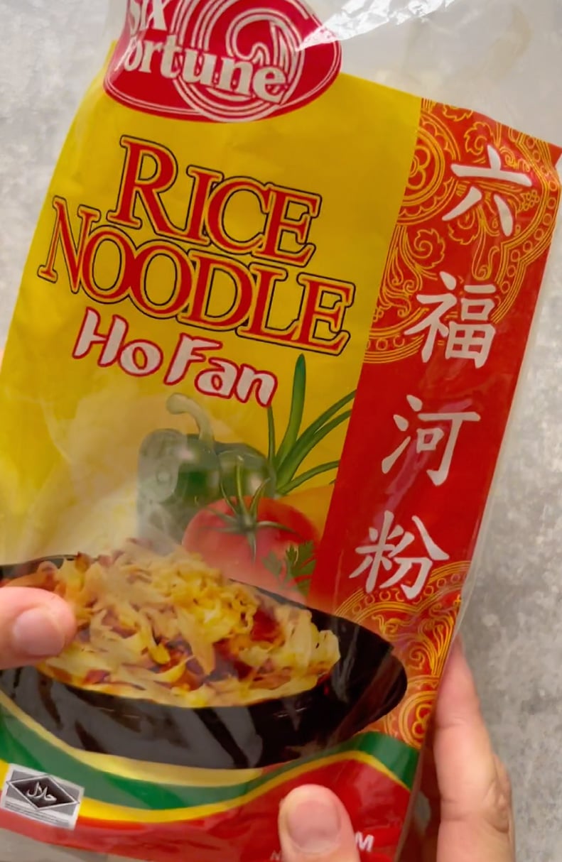 Spicy Black Pepper Ho Fan (Rice Noodles) - The Foodie Takes Flight