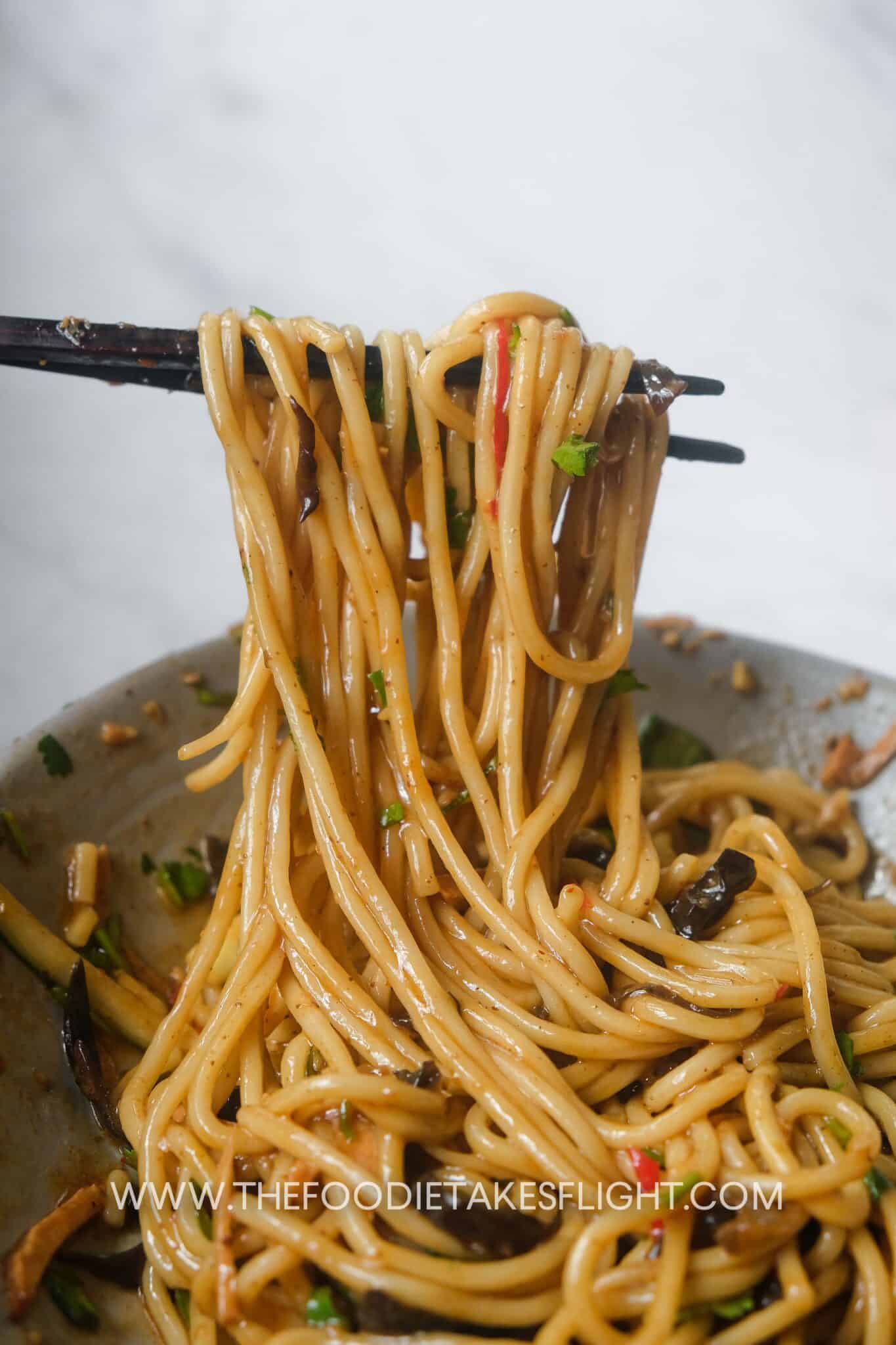 Chinese Sichuan Cold Noodles - The Foodie Takes Flight