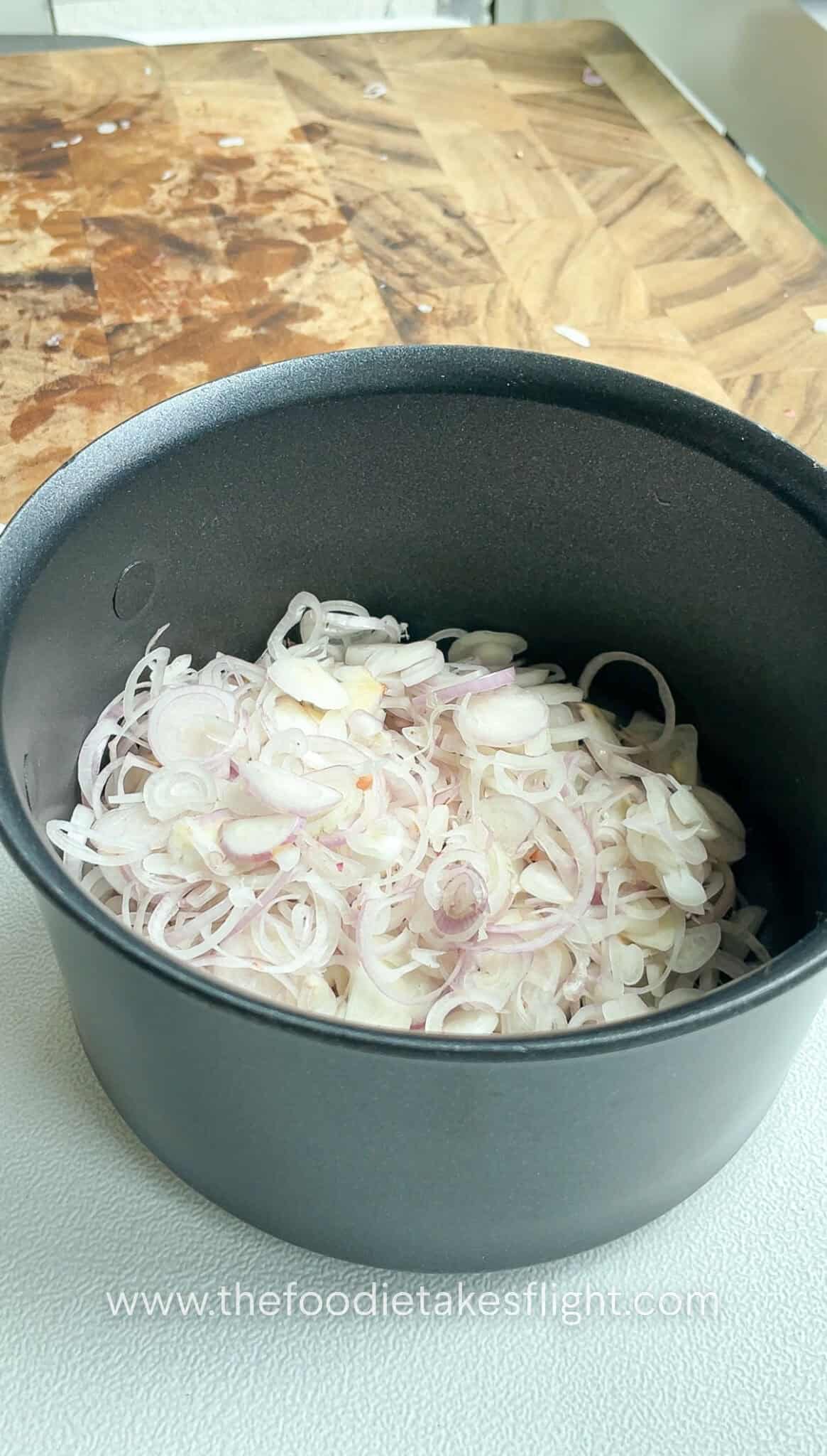 How to Make Crispy Fried Shallots - The Foodie Takes Flight